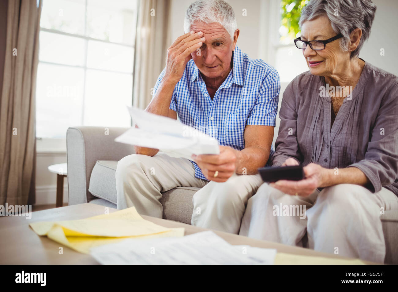 Woman hand holding documents hi-res stock photography and images - Alamy