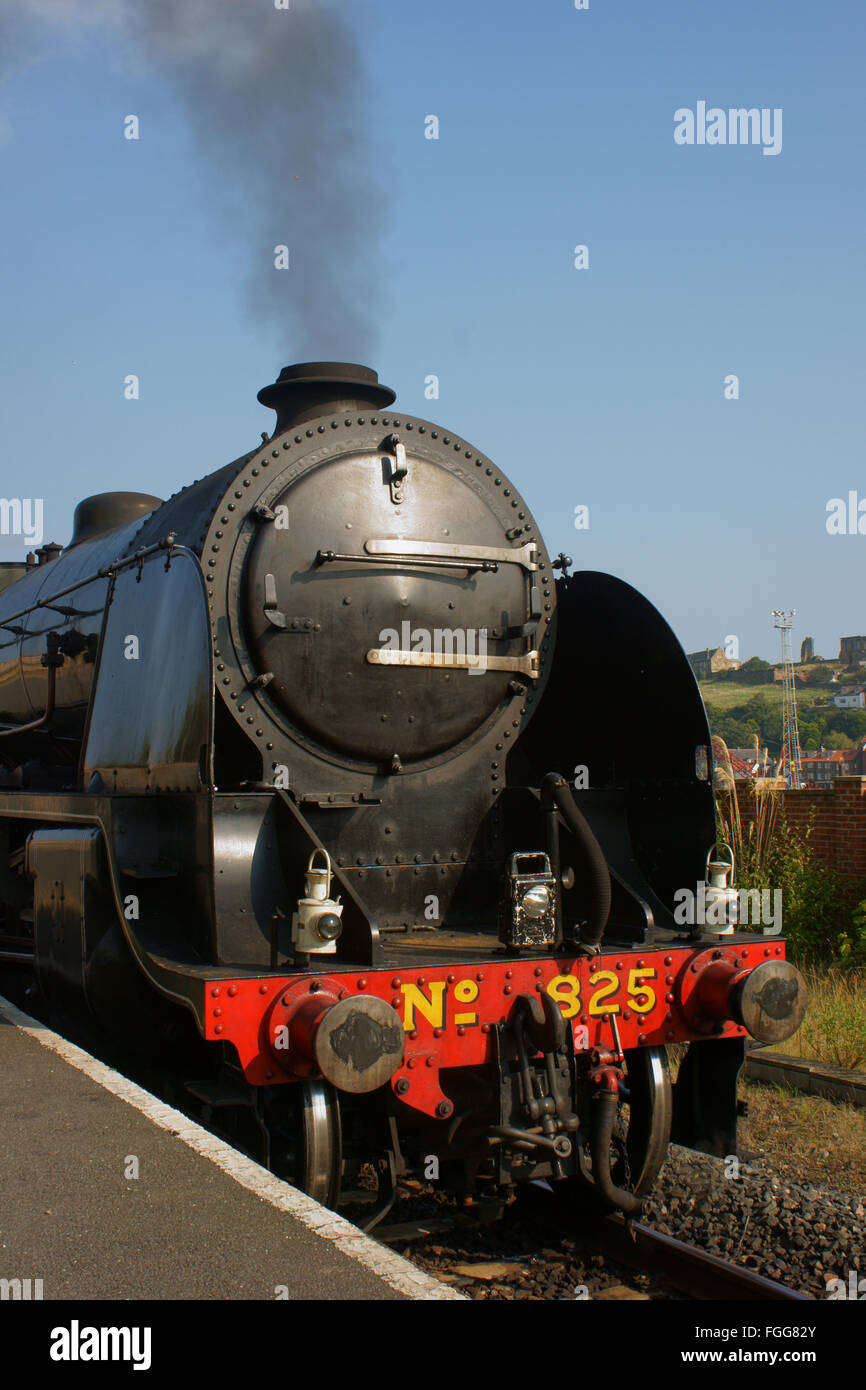 Steam train locomotive Southern 825 standing at Platform 1 Whitby Stock ...