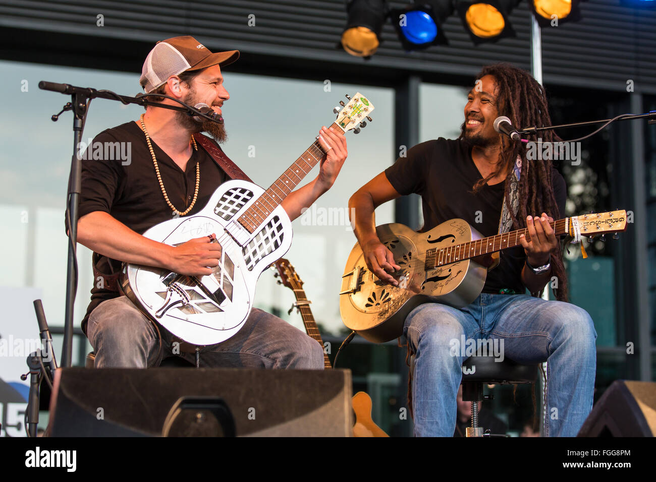 Duo two hi-res stock photography and images - Alamy