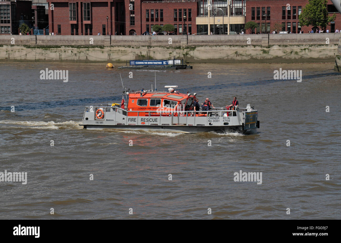 The London Fire Brigade fire rescue boat Fire Dart, on the River Thames ...