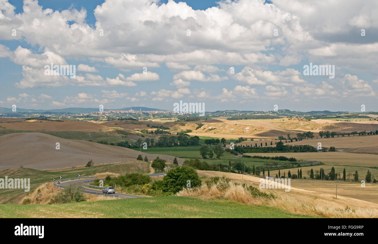 Attractive rolling hills of Le Crete region of Tuscany Stock Photo - Alamy