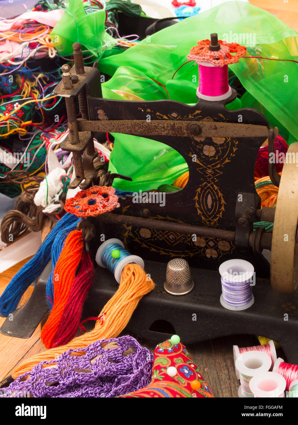sewing machine with sewing equipment Stock Photo - Alamy