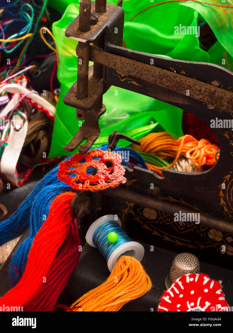 sewing machine with sewing equipment Stock Photo - Alamy