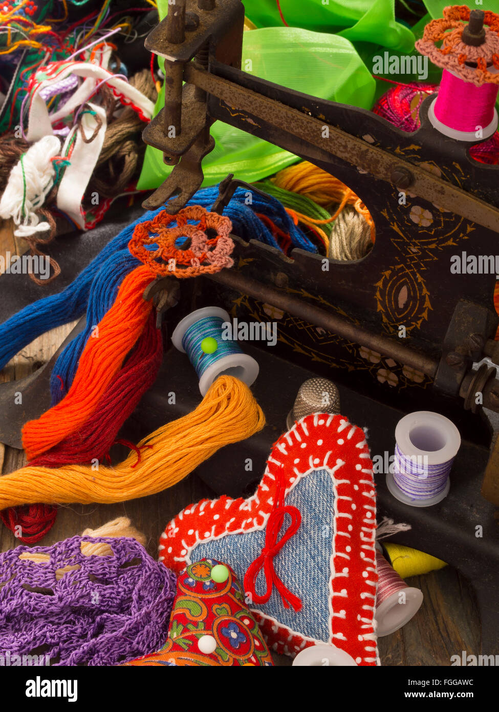 sewing machine with sewing equipment Stock Photo - Alamy