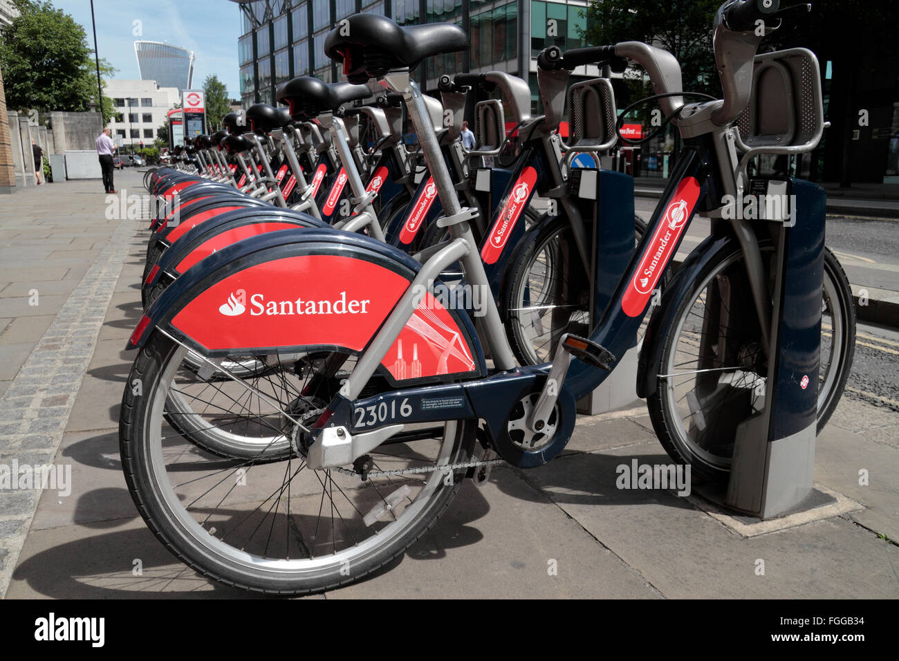London santander cycles docking station hi-res stock photography and ...