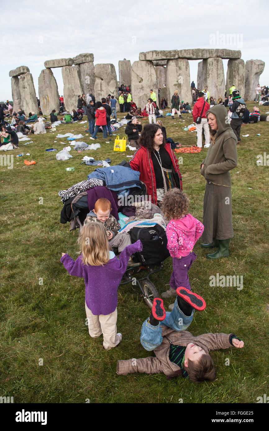 Stonehenge,Summer Solstice sunrise June,Wiltshire,England Stock Photo ...