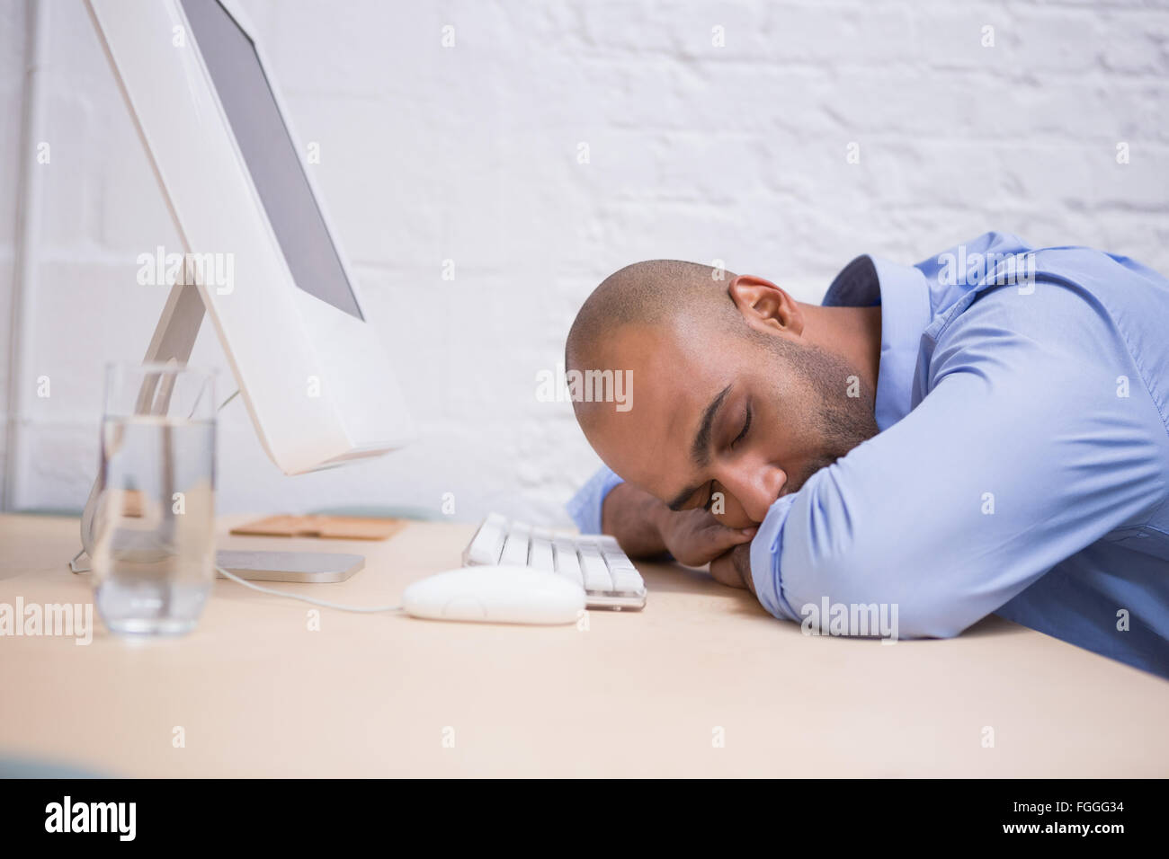 Businessman sleeping by computer at desk Stock Photo - Alamy