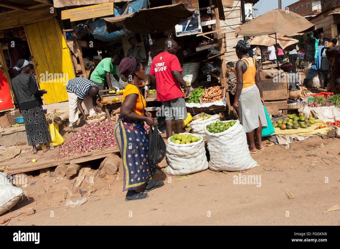 Busy african market hi-res stock photography and images - Alamy