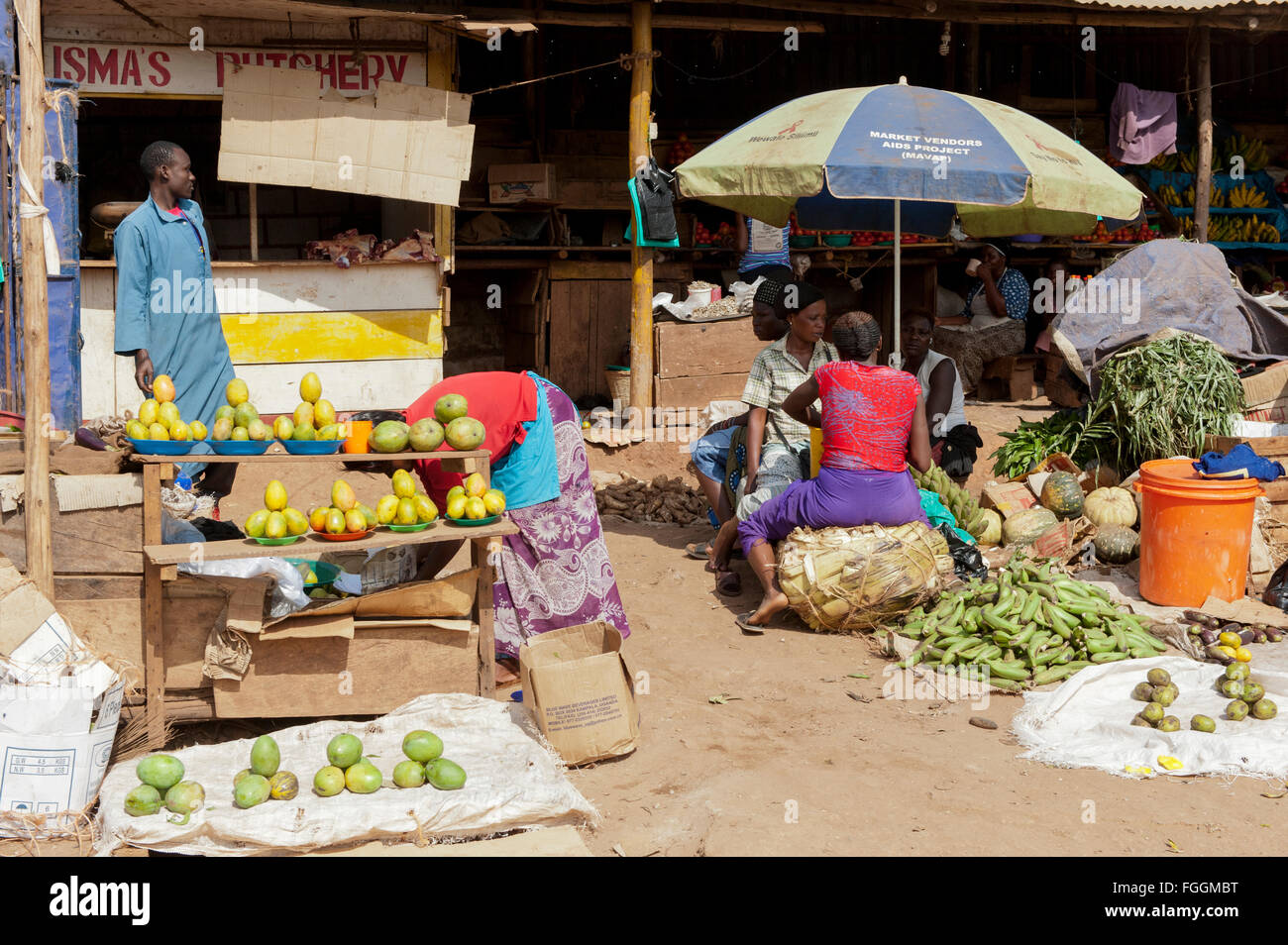 Busy roadside in Ugandan town, with market stalls and tradesmen Stock ...