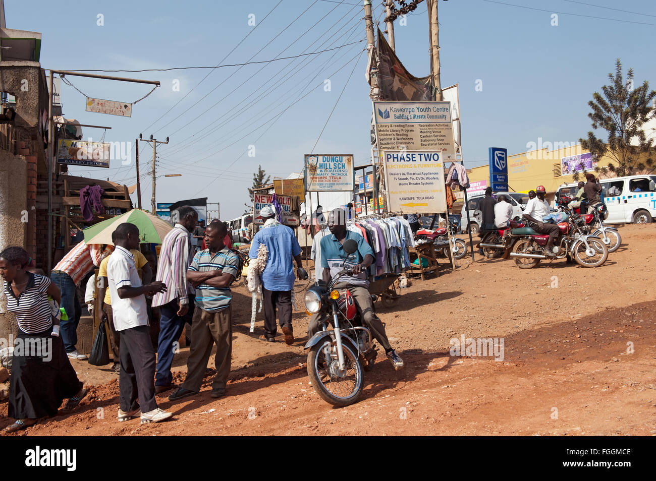 Busy roadside in Ugandan town, with market stalls and tradesmen Stock ...