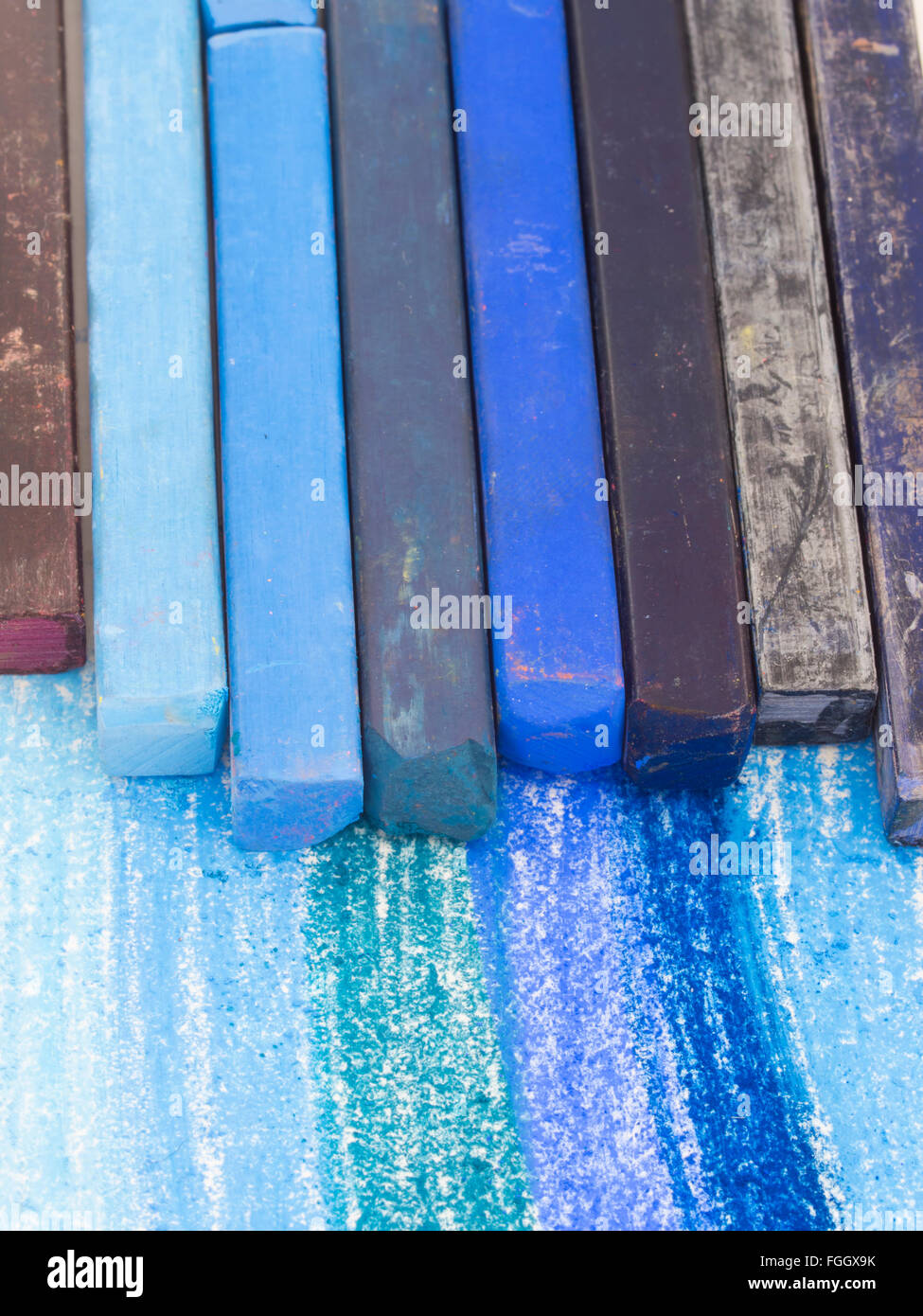 Drawing crayons creative artistic hi-res stock photography and images ...