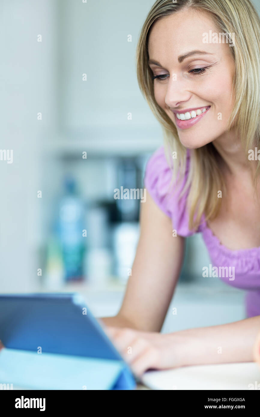 Blonde worktop hi-res stock photography and images - Alamy