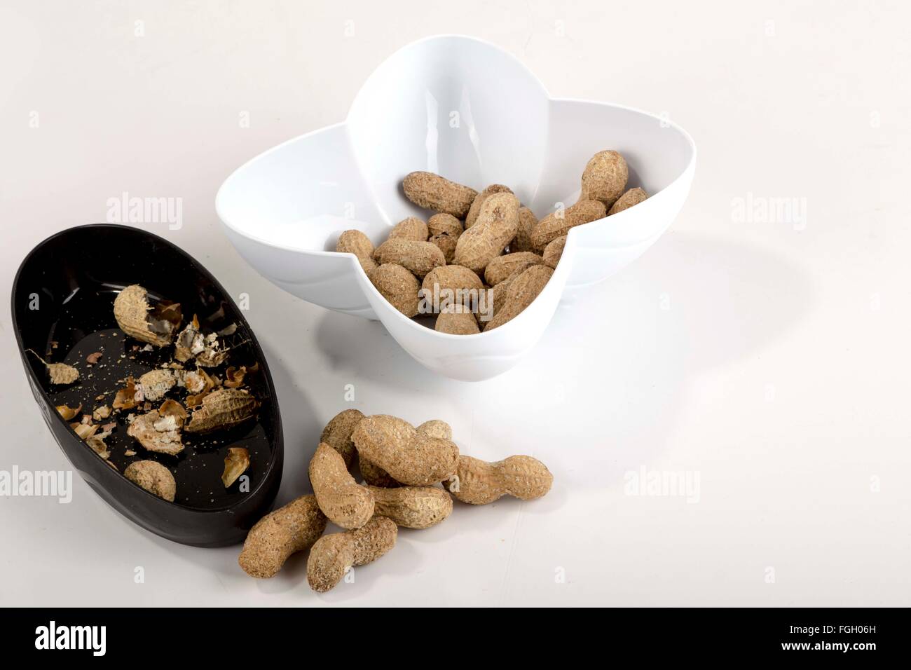 peanuts groundnut on white background Stock Photo - Alamy