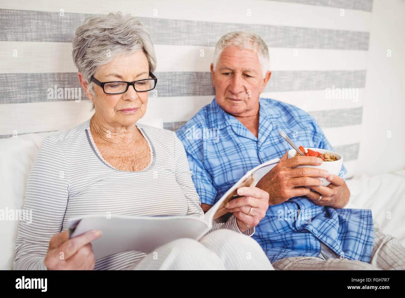 Elderly couple in bedroom hi-res stock photography and images - Alamy