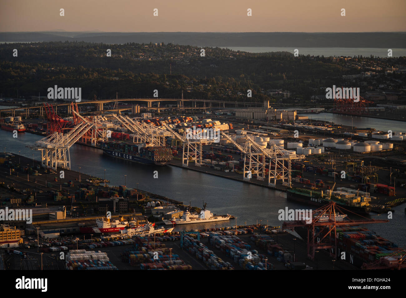 Loading unloading of goods hi-res stock photography and images - Alamy