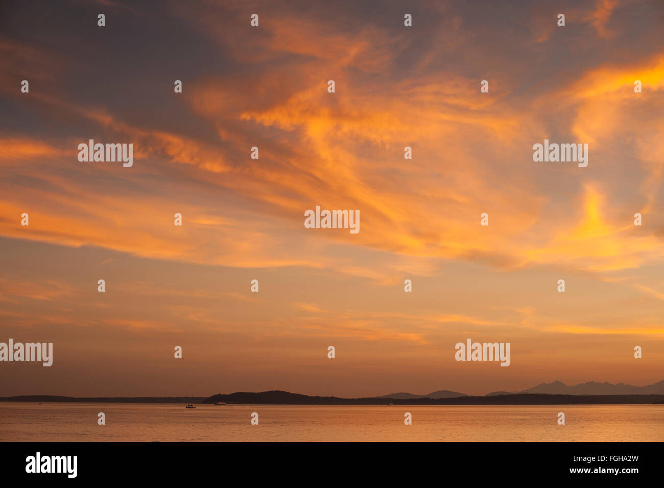 Cirrus clouds sunset with dramatic cloud patterns Stock Photo - Alamy