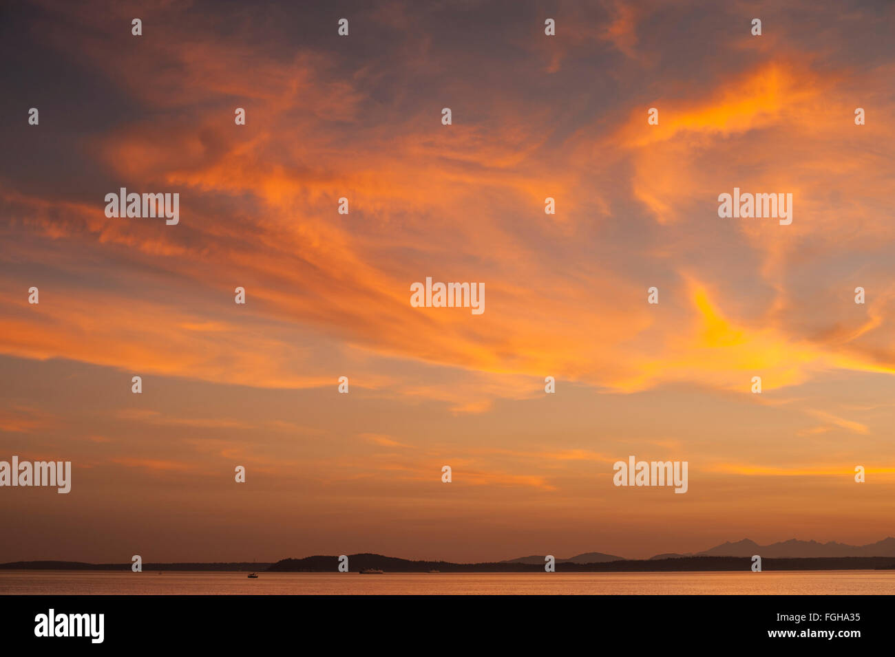 Cirrus clouds sunset with dramatic cloud patterns Stock Photo - Alamy