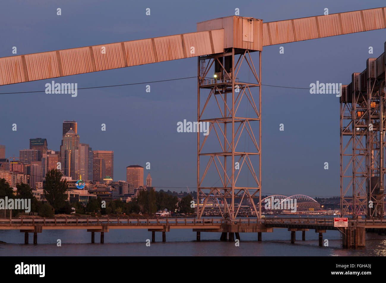 Retro image of Seattle skyline with Grain Terminal sunset at the Port ...