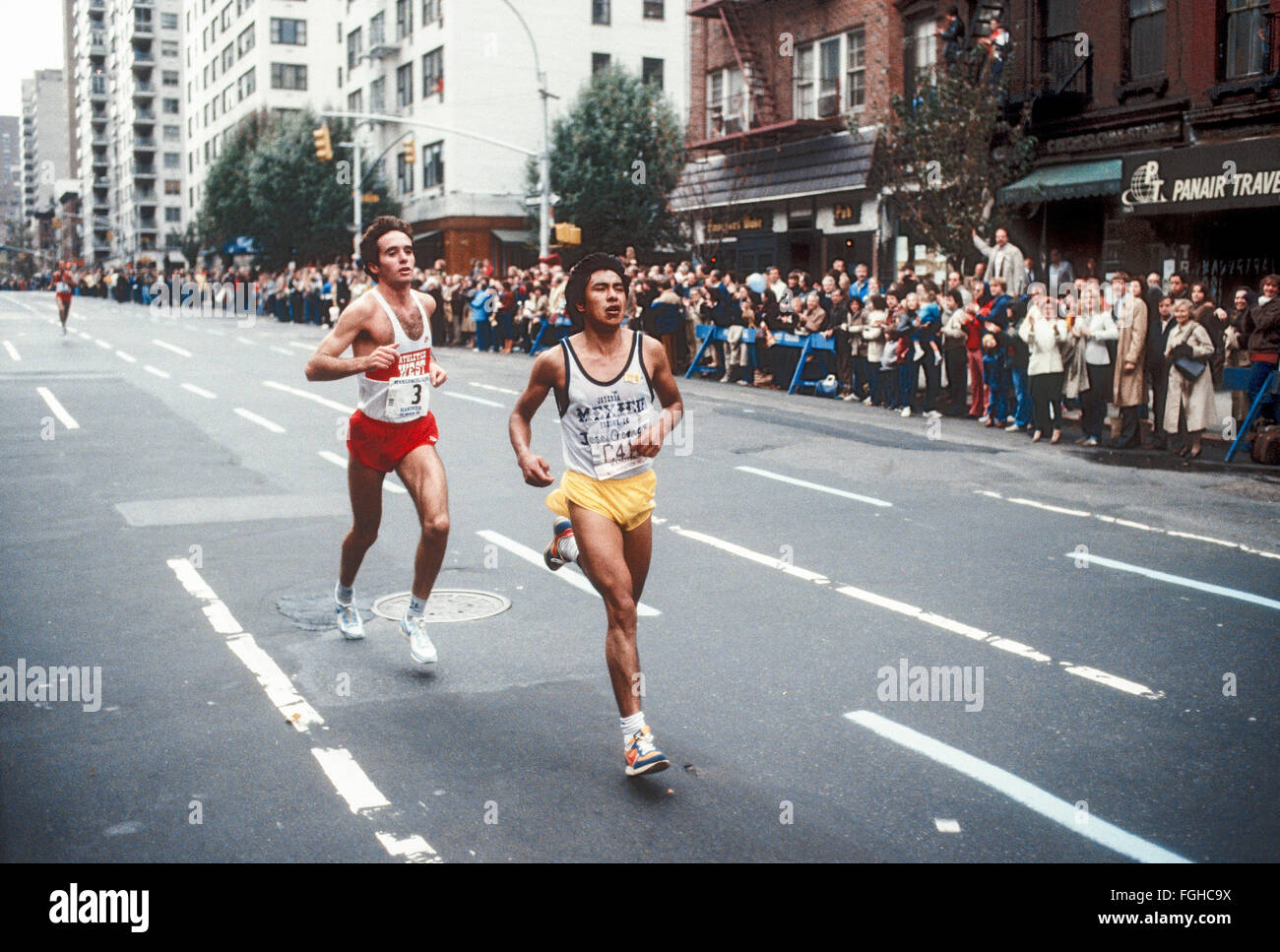 Jose Gomez leads Alberto Salazar (USA) competing in the 1981NewYork ...