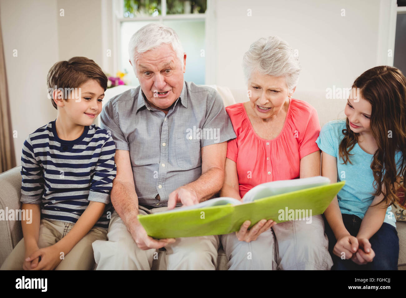 Elderly woman reading to children hi-res stock photography and images ...
