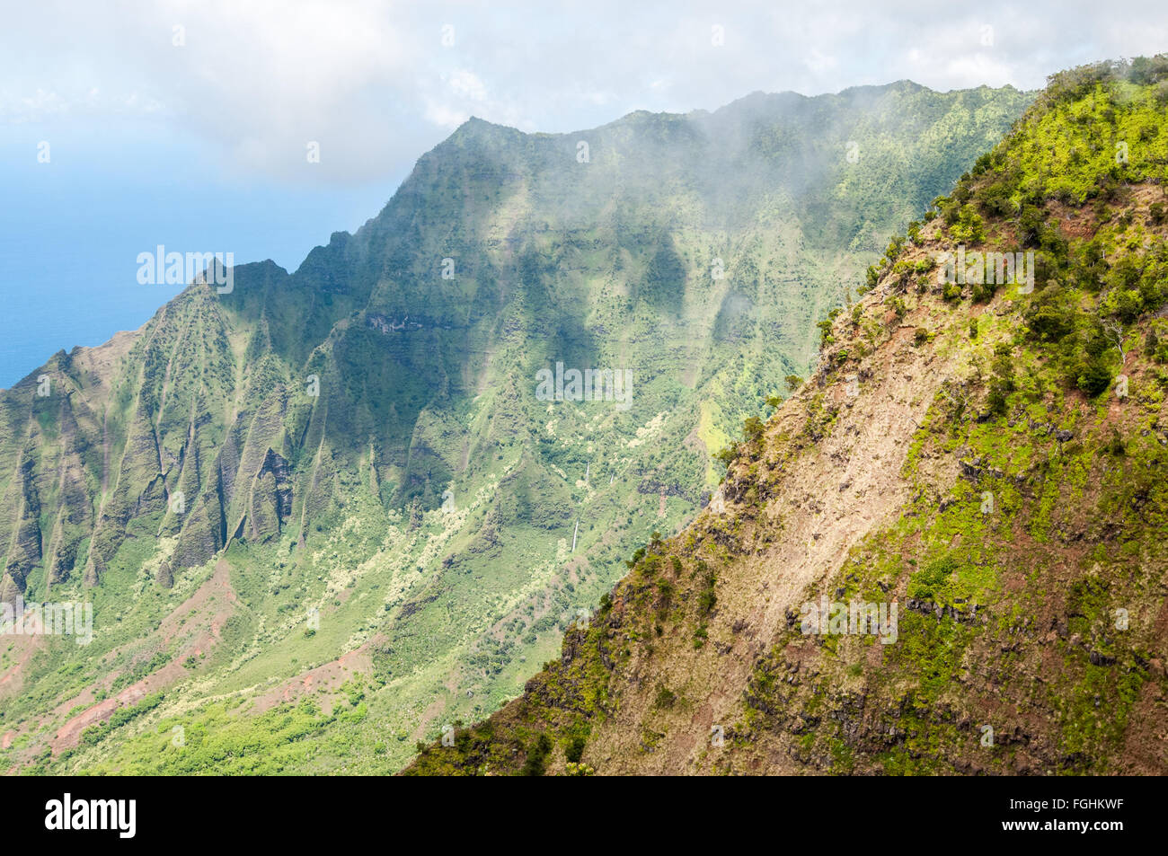 Looking down on the Kalalau Valley and Na Pali Coast from Pu'u O Kila ...