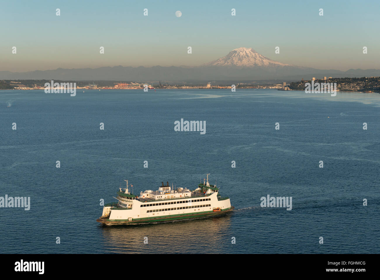 The Washington State Ferry sails in front of Mount Rainier and a full ...