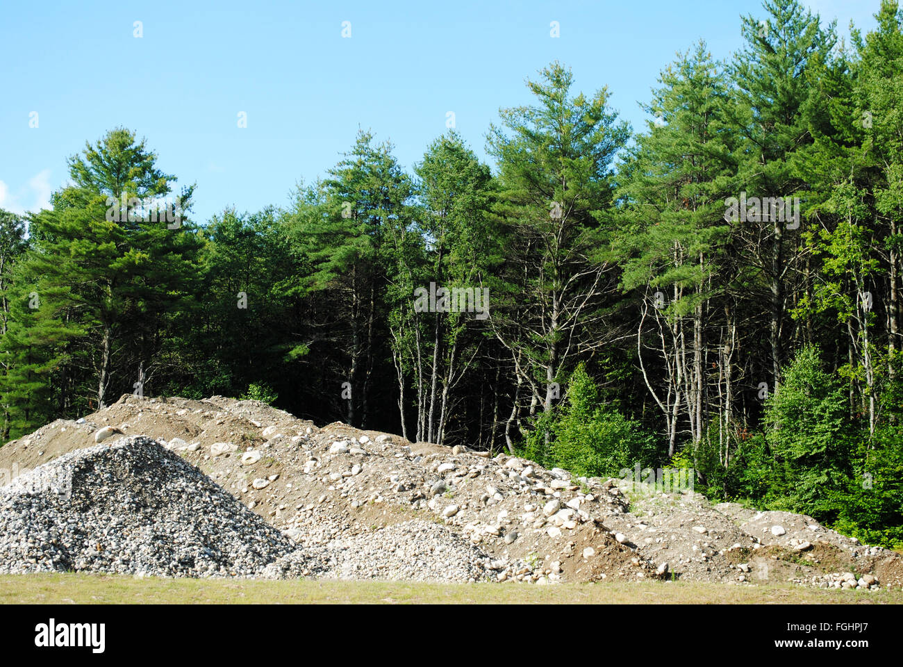 Heaped gravel hi-res stock photography and images - Alamy