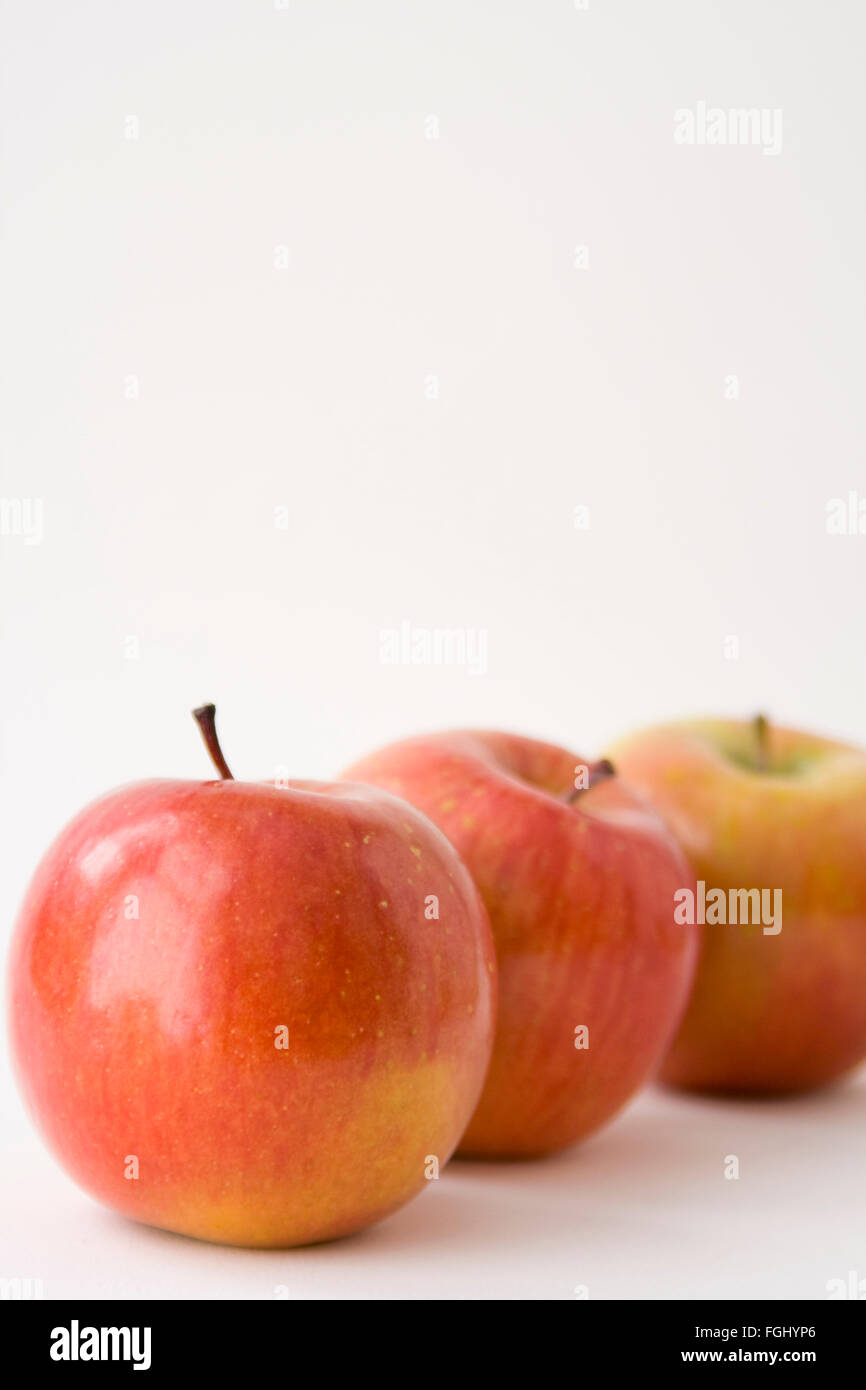 Three apples in a row Stock Photo - Alamy