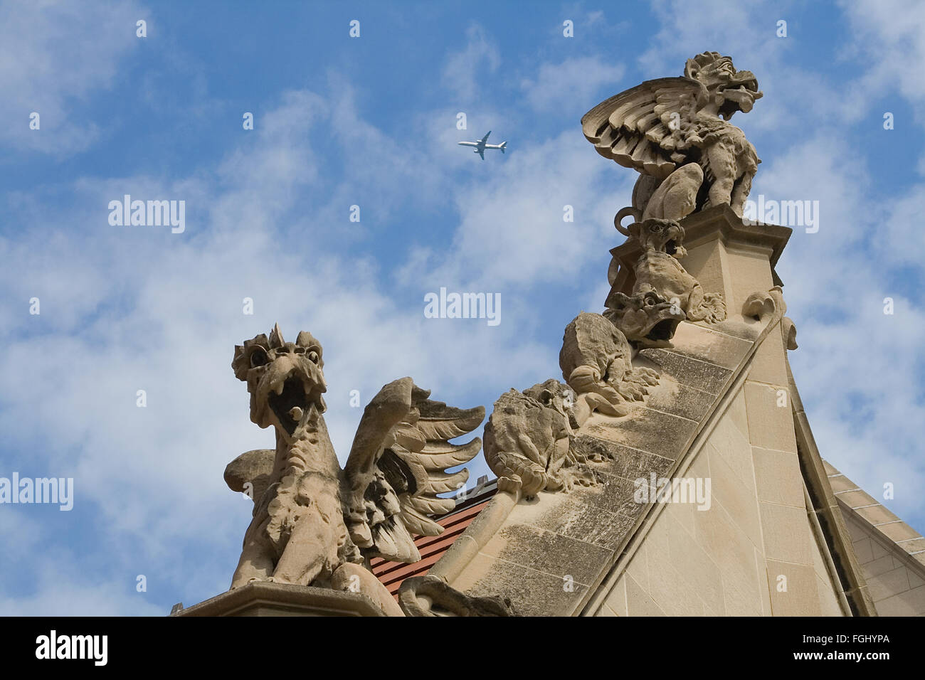 Griffin gargoyle hi-res stock photography and images - Alamy