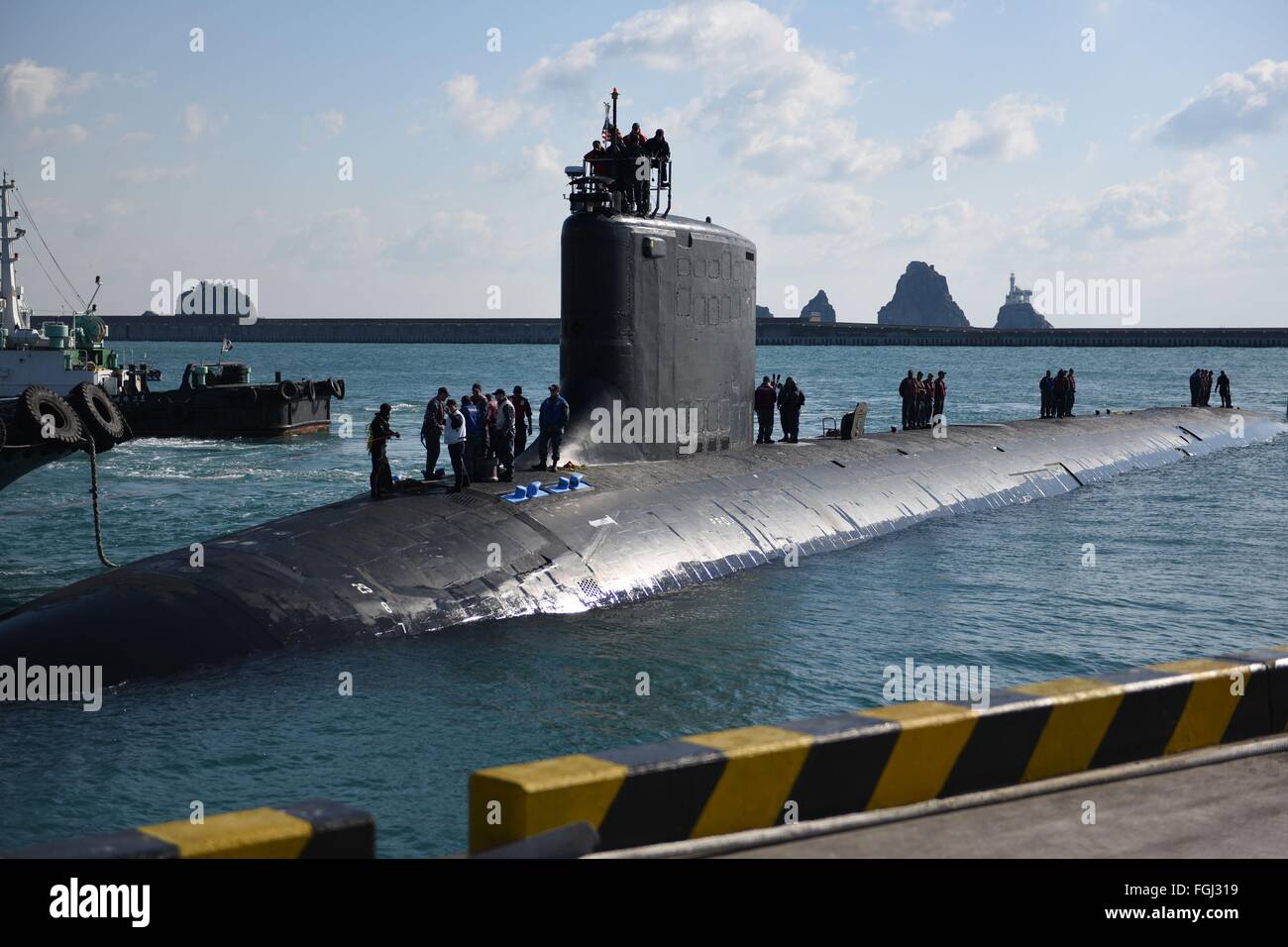 US Navy Virginia-class attack submarine USS North Carolina pulls into ...