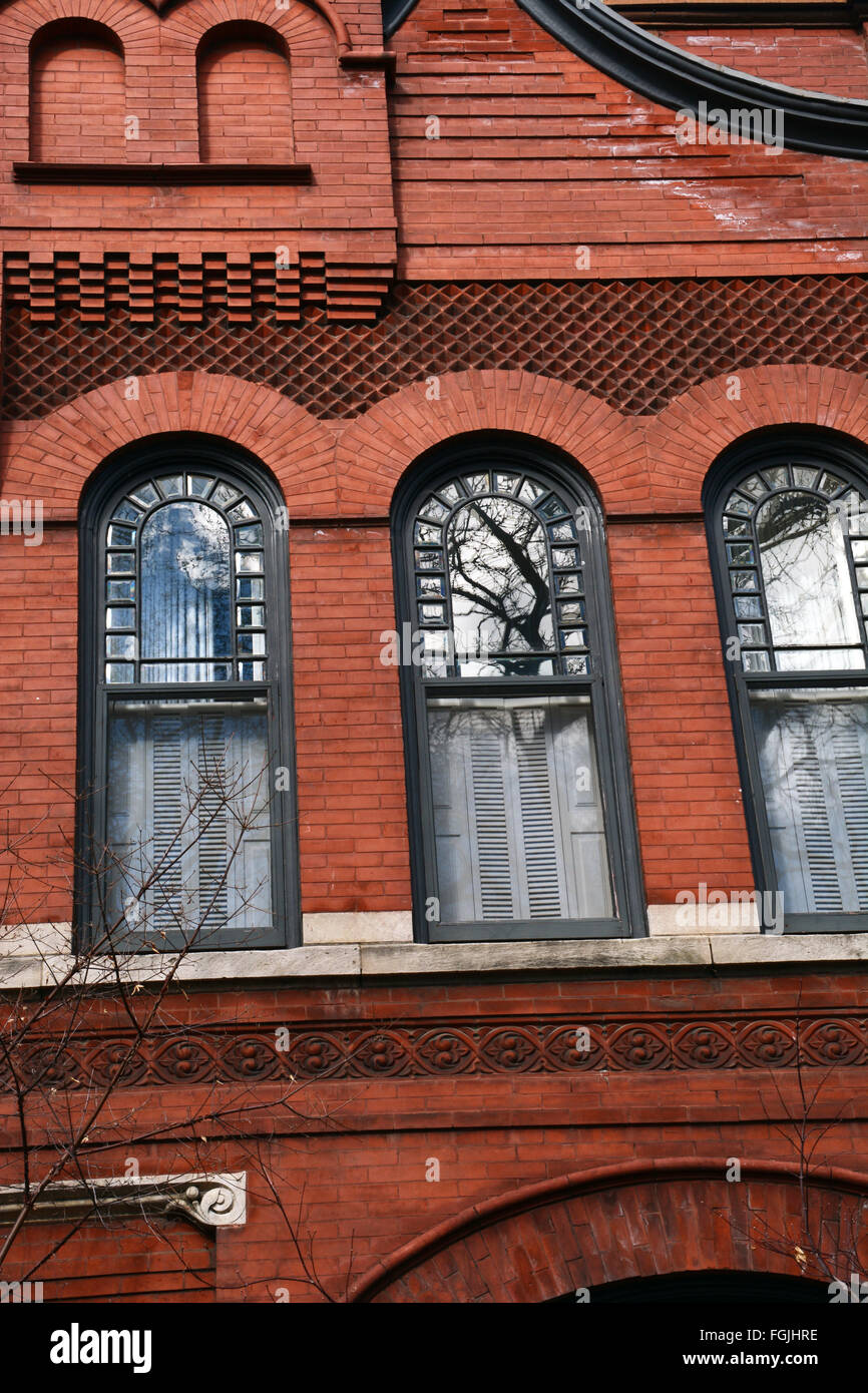 Chicago style windows hi-res stock photography and images - Alamy