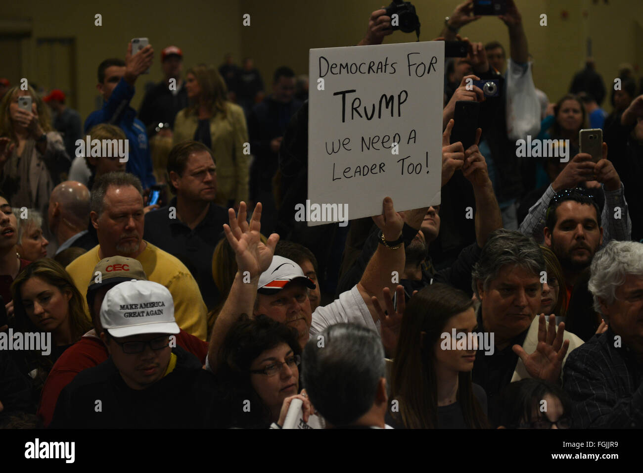 Man holds donald trump sign hi-res stock photography and images - Alamy