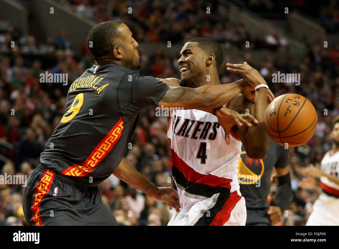 Portland, Oregon, USA. Feb. 19, 2016 - MAURICE HARKLESS (4) gest the ...