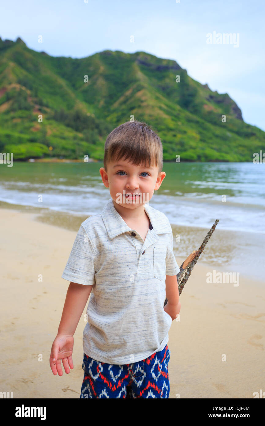 Boy in hawaii hi-res stock photography and images - Alamy