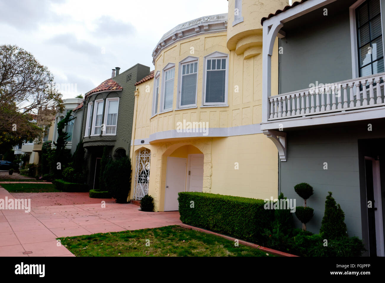 Row of houses in san francisco hi-res stock photography and images - Alamy