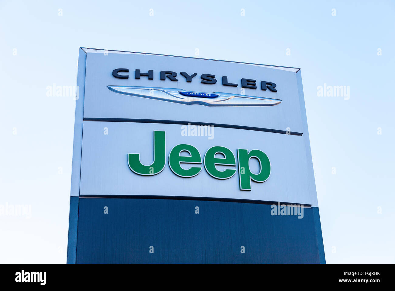 Chrysler, Jeep automobile dealership sign Stock Photo - Alamy