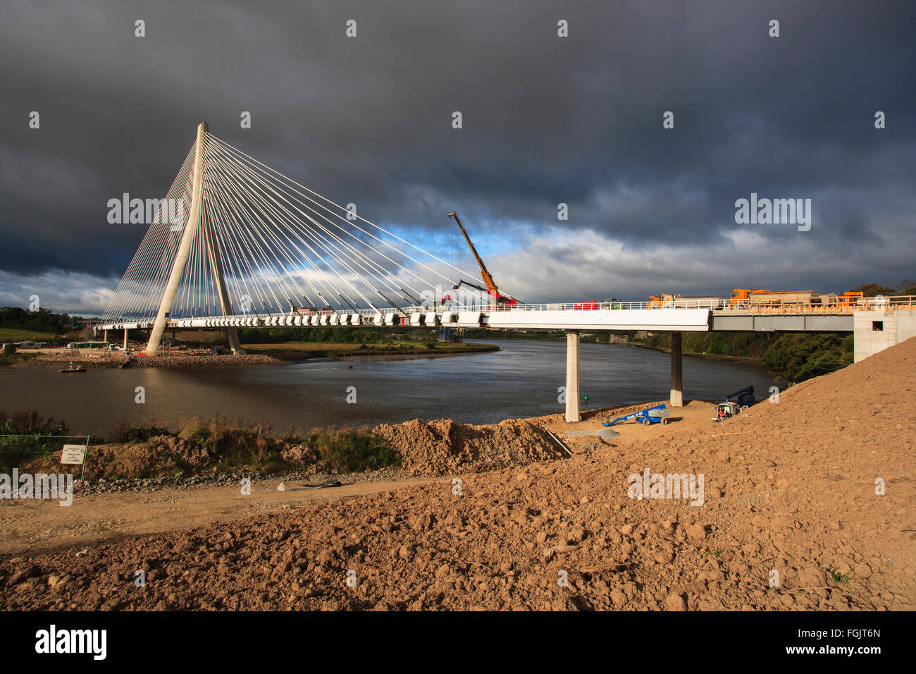 cable suspension bridge under construction uk Stock Photo - Alamy