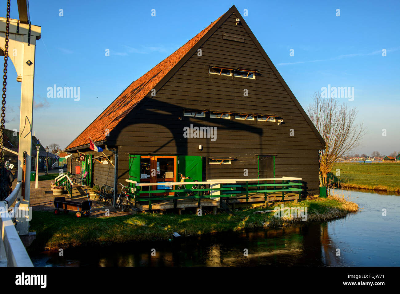 Traditional Dutch wooden building Stock Photo - Alamy