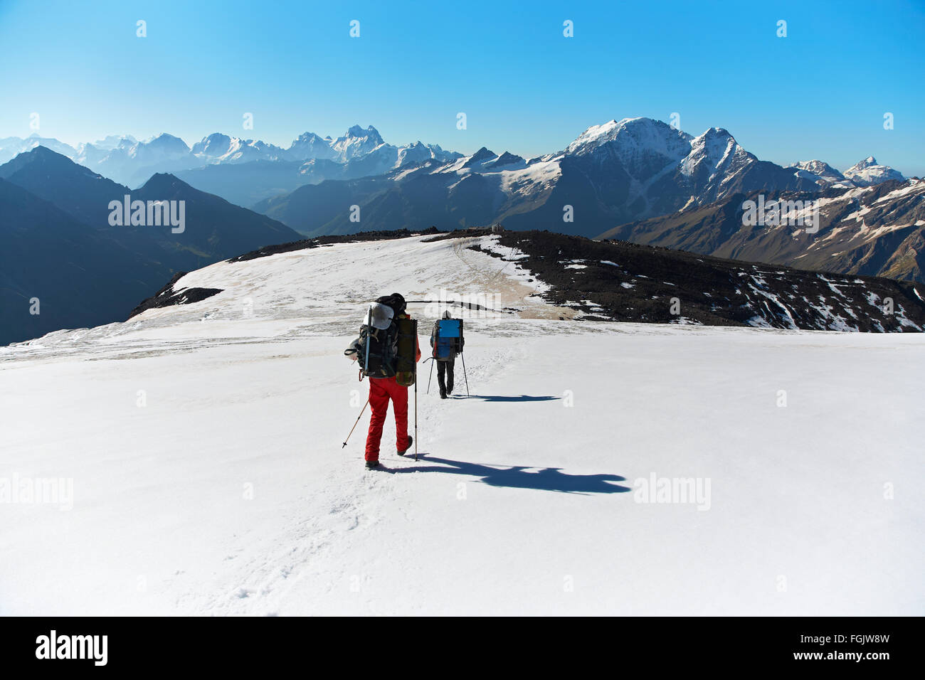 Mountain hiking group hi-res stock photography and images - Alamy