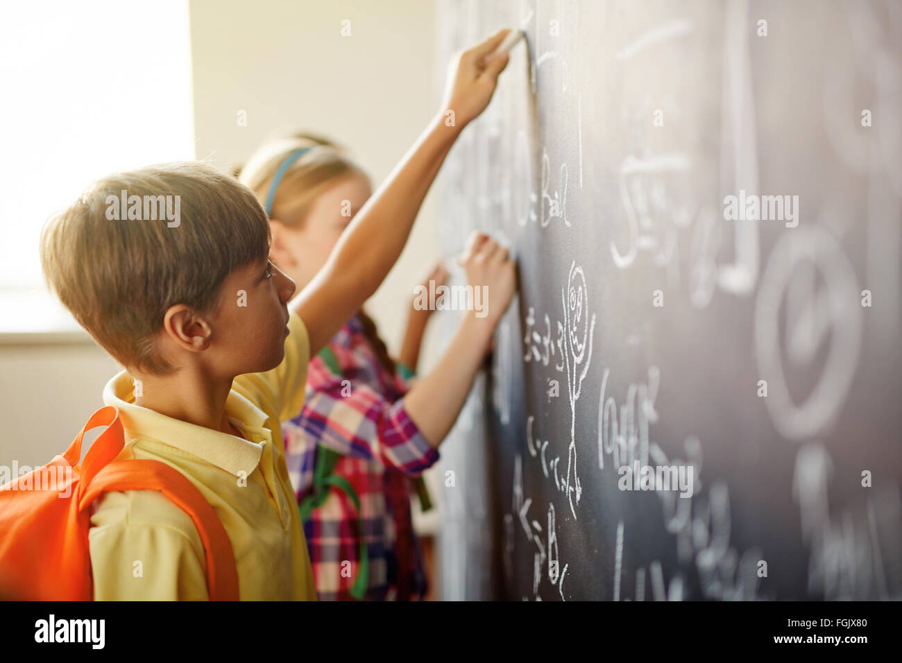 Children doing maths hi-res stock photography and images - Alamy