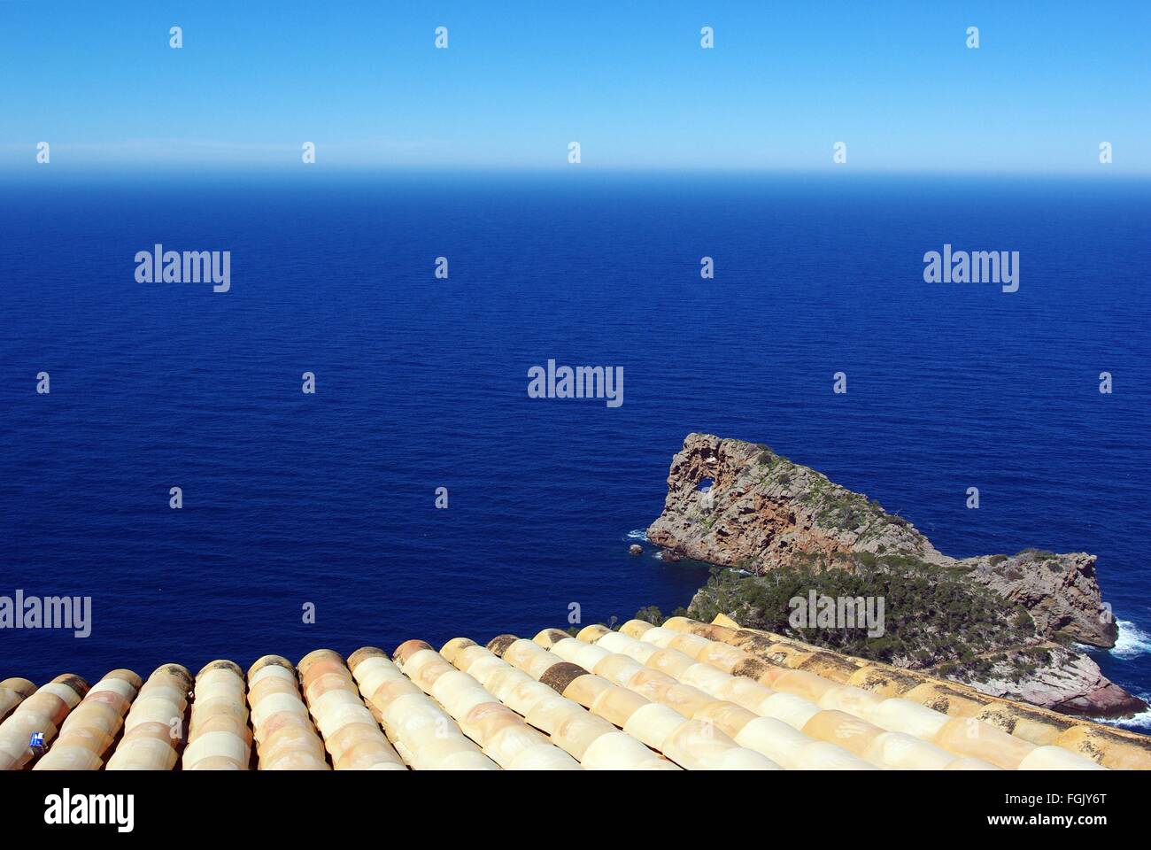Horizon roof hi-res stock photography and images - Alamy