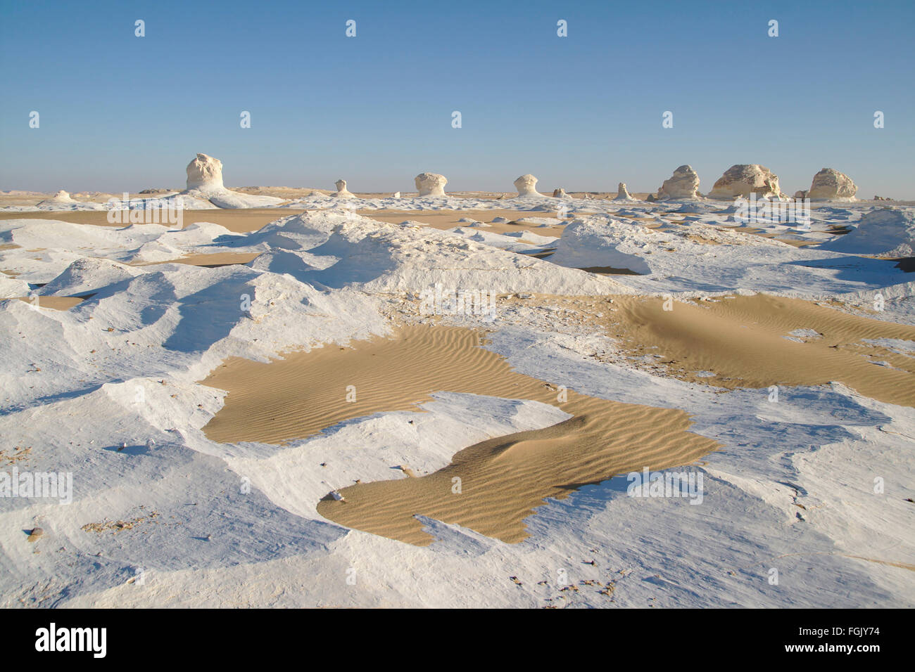 White desert national park egypt hi-res stock photography and images ...
