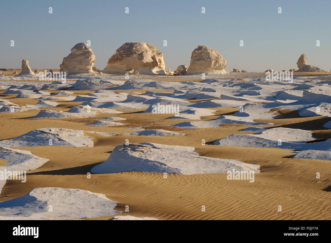 White desert national park egypt hi-res stock photography and images ...