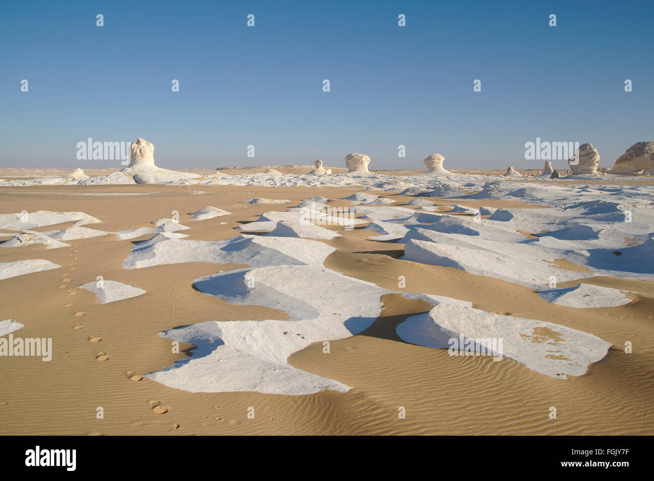 White desert national park egypt hi-res stock photography and images ...