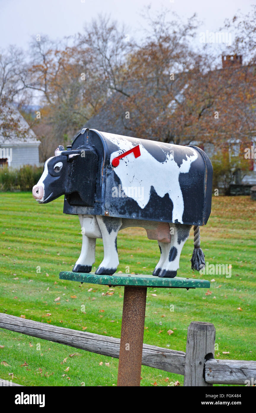 Cow mailbox hi-res stock photography and images - Alamy