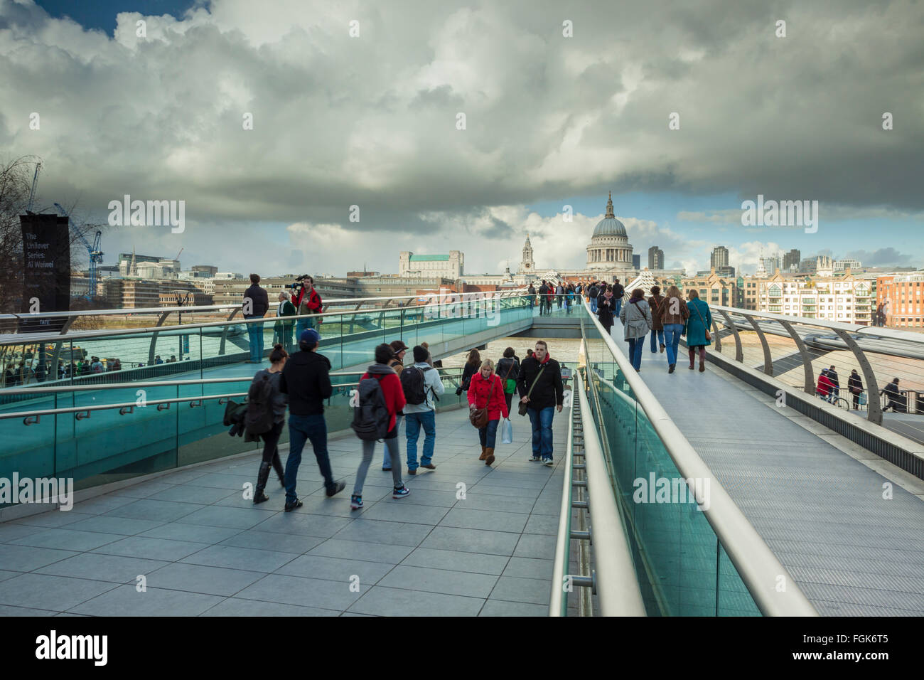 Millennium bridge london skyline hi-res stock photography and images ...