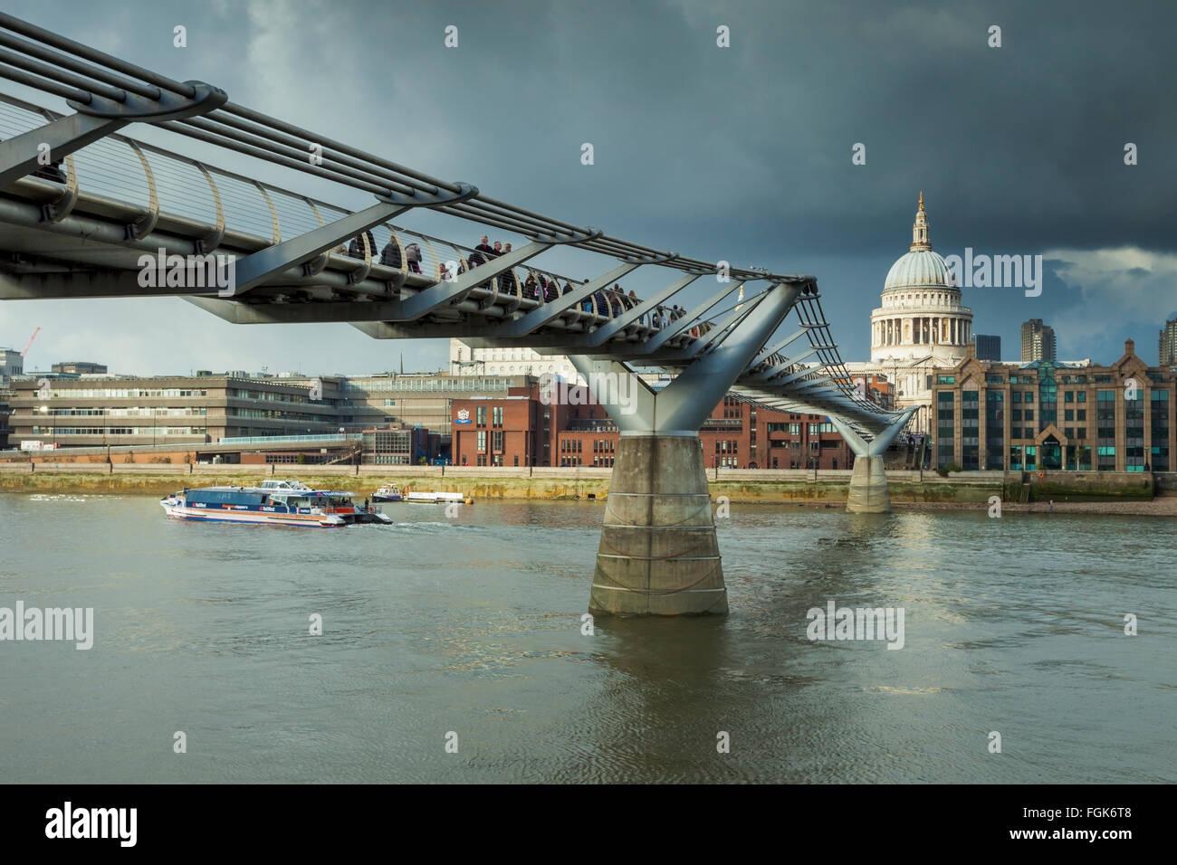 Millennium Bridge in London, England Stock Photo - Alamy Millennium Bridge in London, England Stock Photo - Alamy