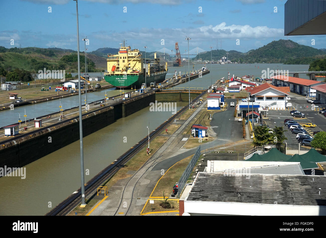 Canal de panama container ship hi-res stock photography and images - Alamy