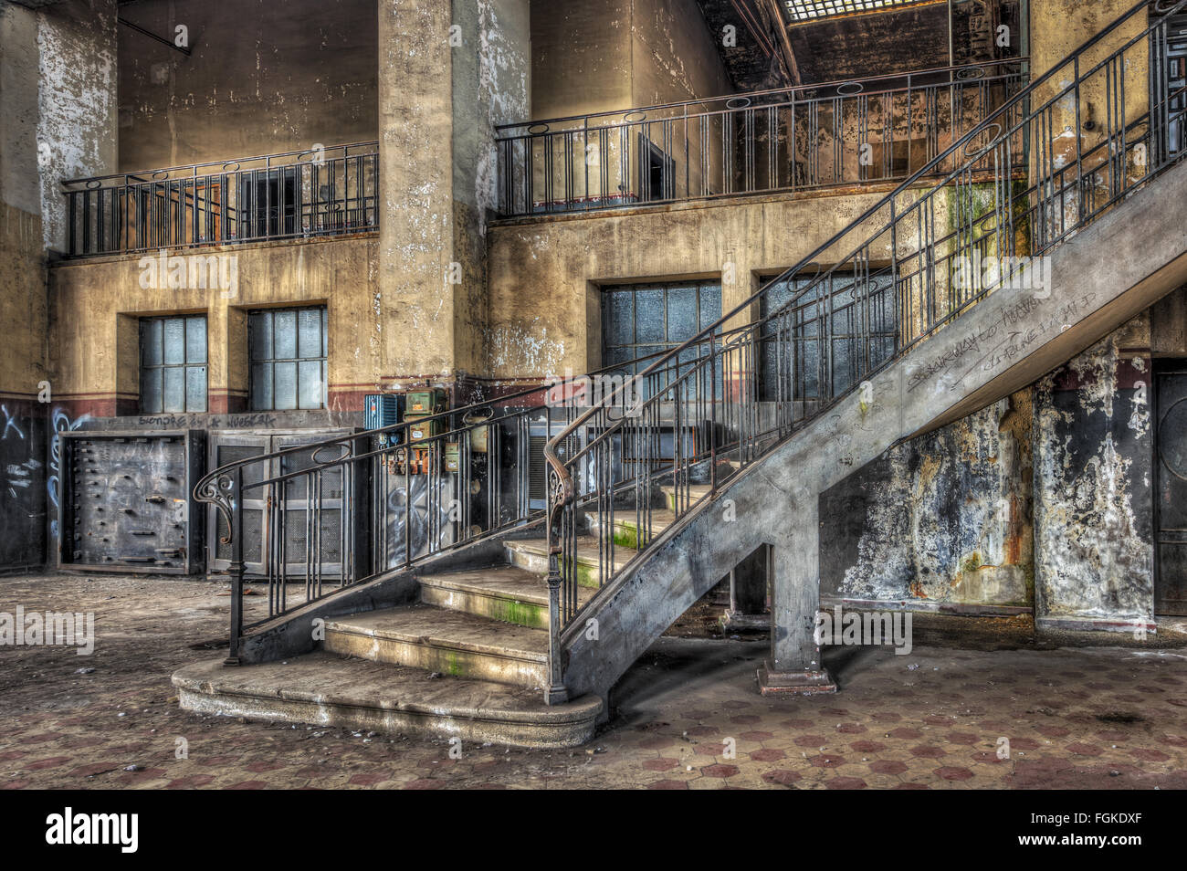 Ancien escalier hi-res stock photography and images - Alamy
