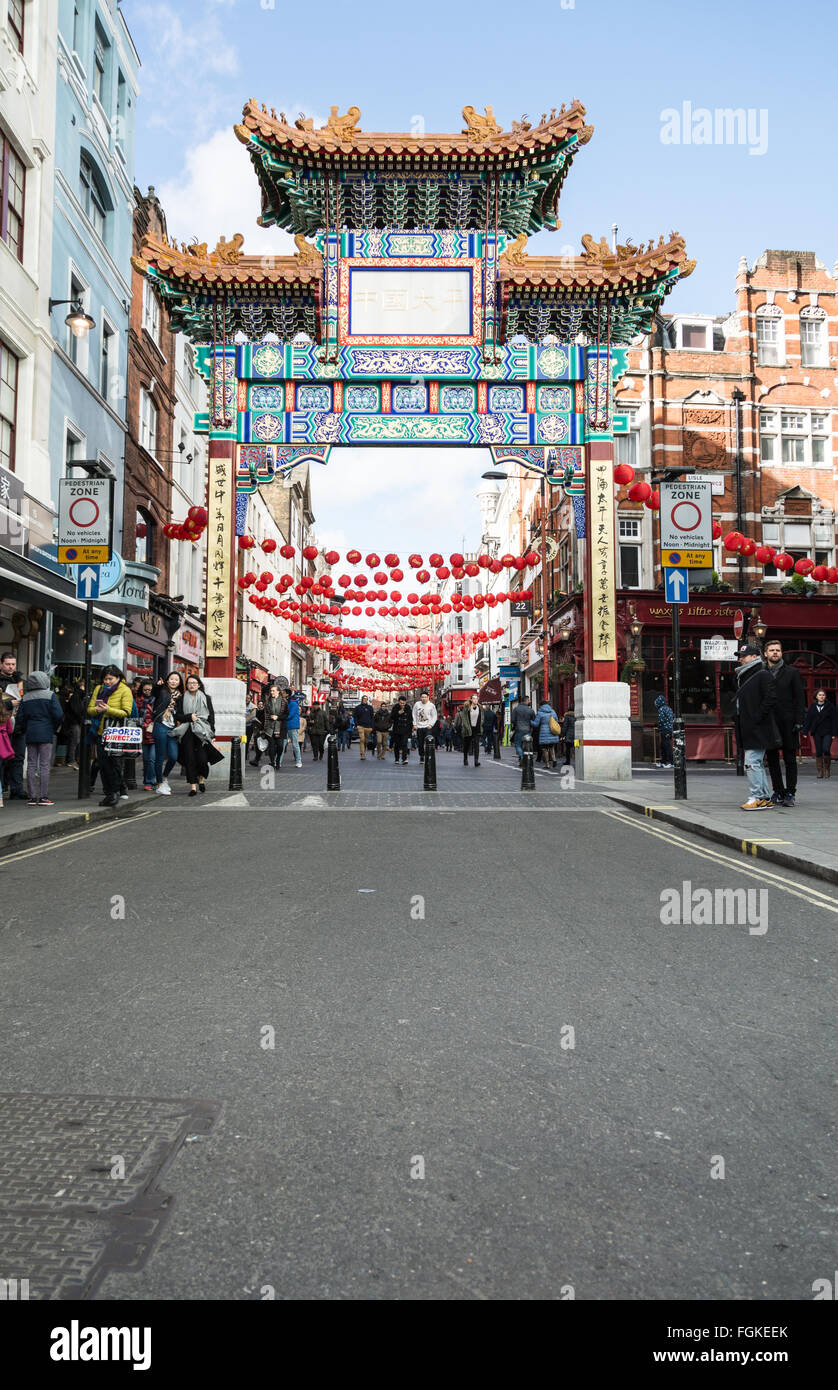 Chinatown chinese england london soho gate hi-res stock photography and images - Alamy